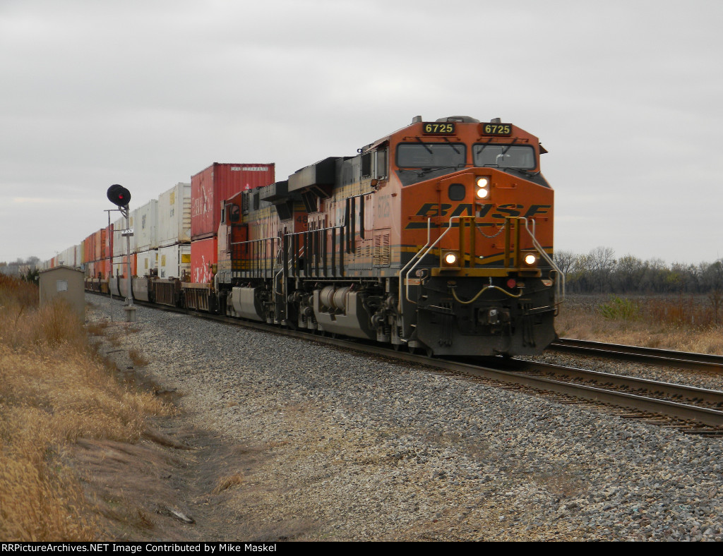 BNSF 6725